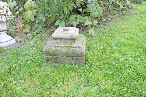 Antiker Steinsockel, Postament