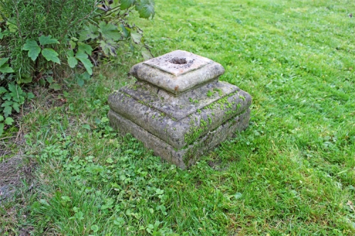 Antiker Steinsockel, Postament